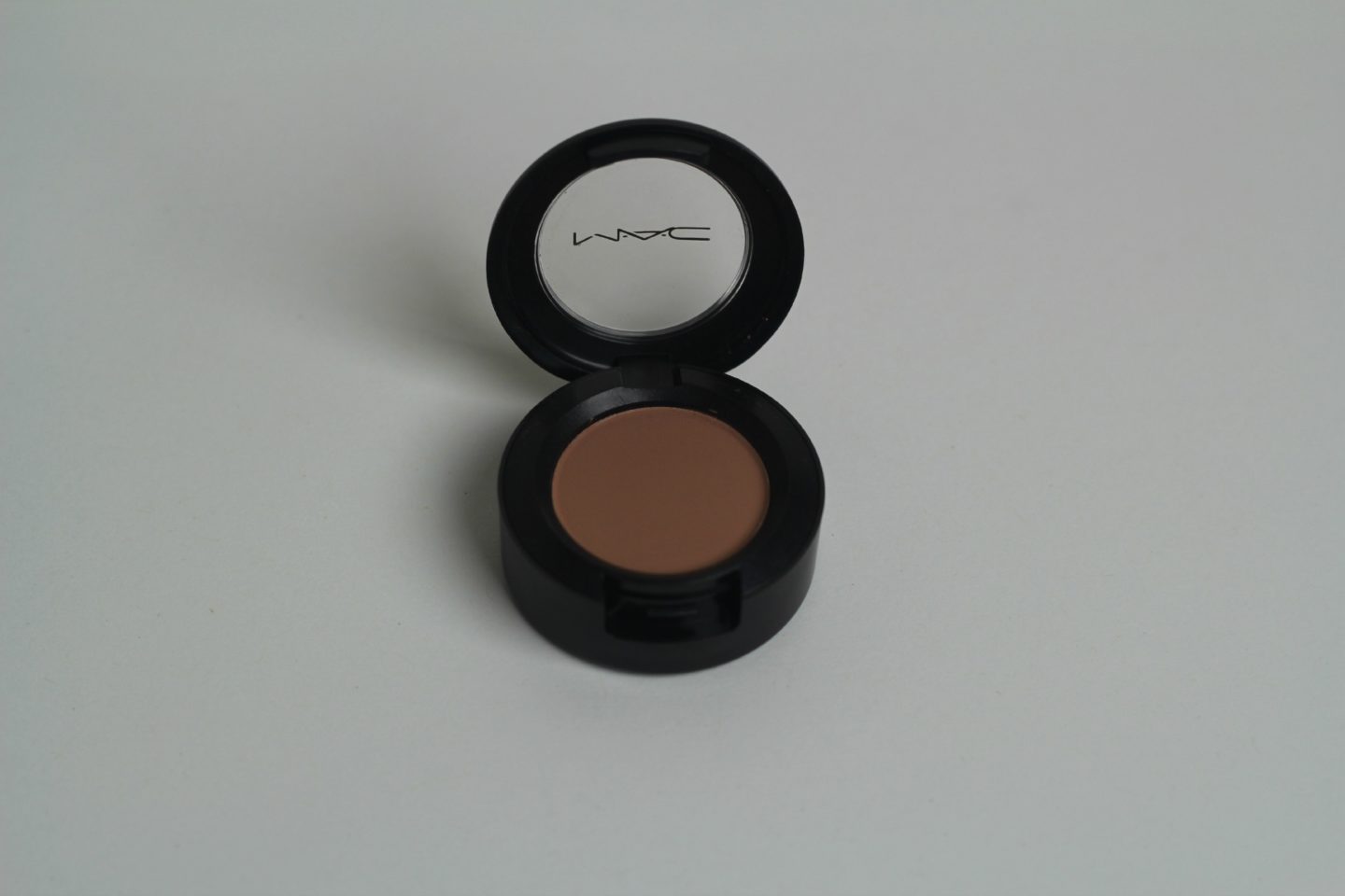 Mac soft brown eyeshadow - THIRTEEN THOUGHTS