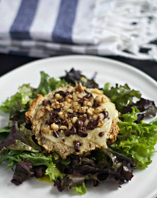 Brie cheese toast on mixed greens – THIRTEEN THOUGHTS