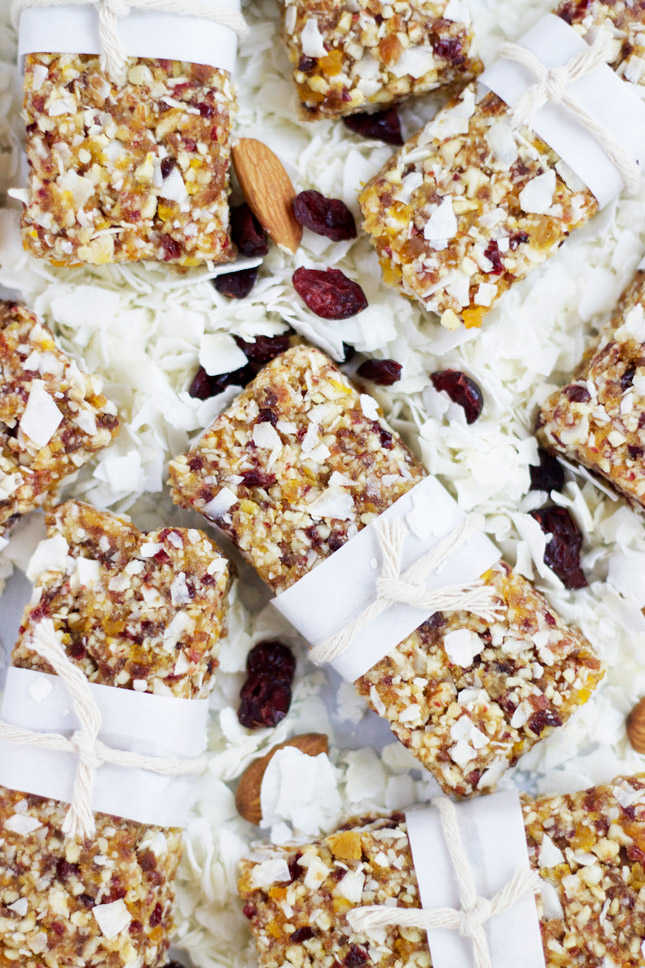 Snacking at work: healthy snacks to keep at the office - THIRTEEN THOUGHTS